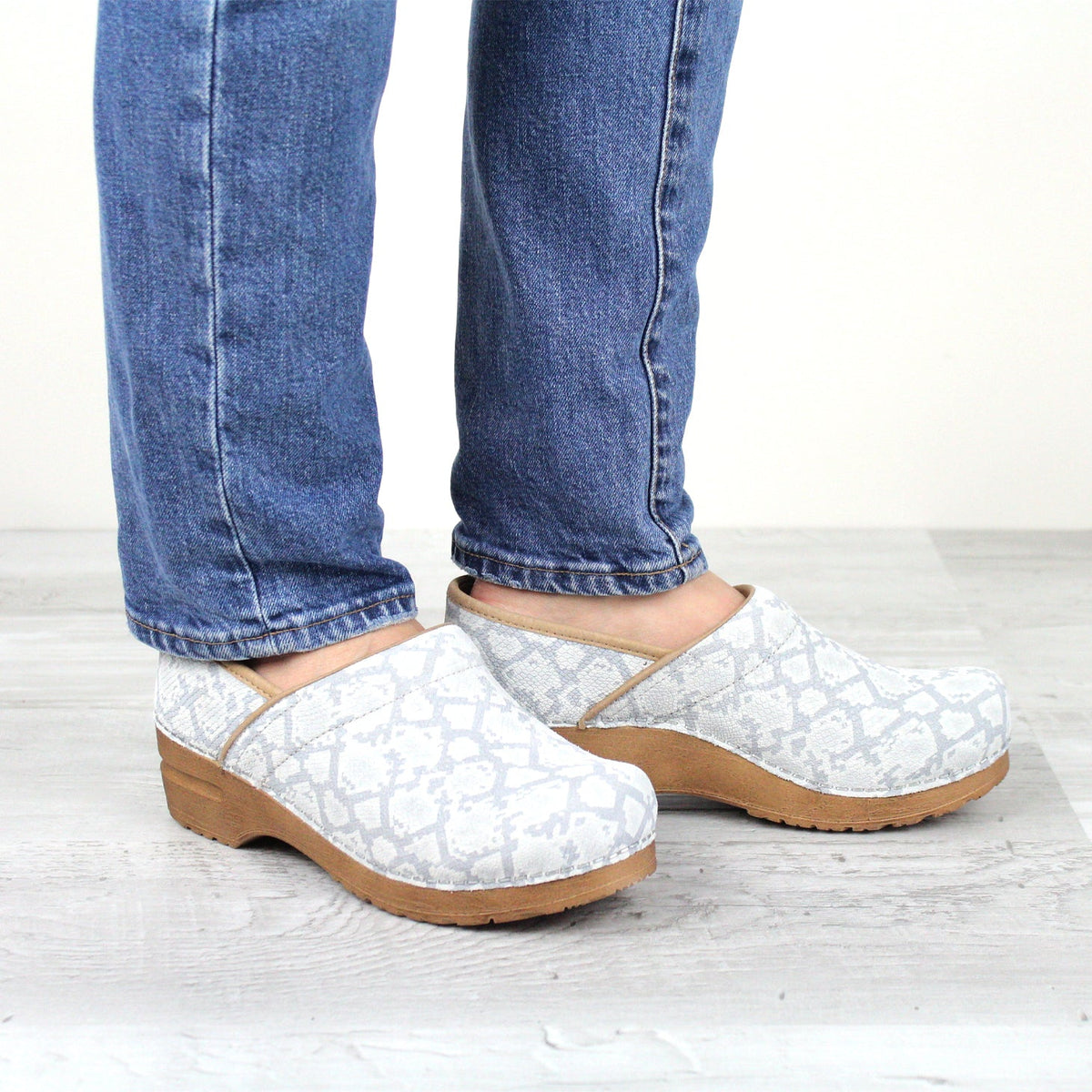 Viper Women's Clog in Light Grey - Sanita